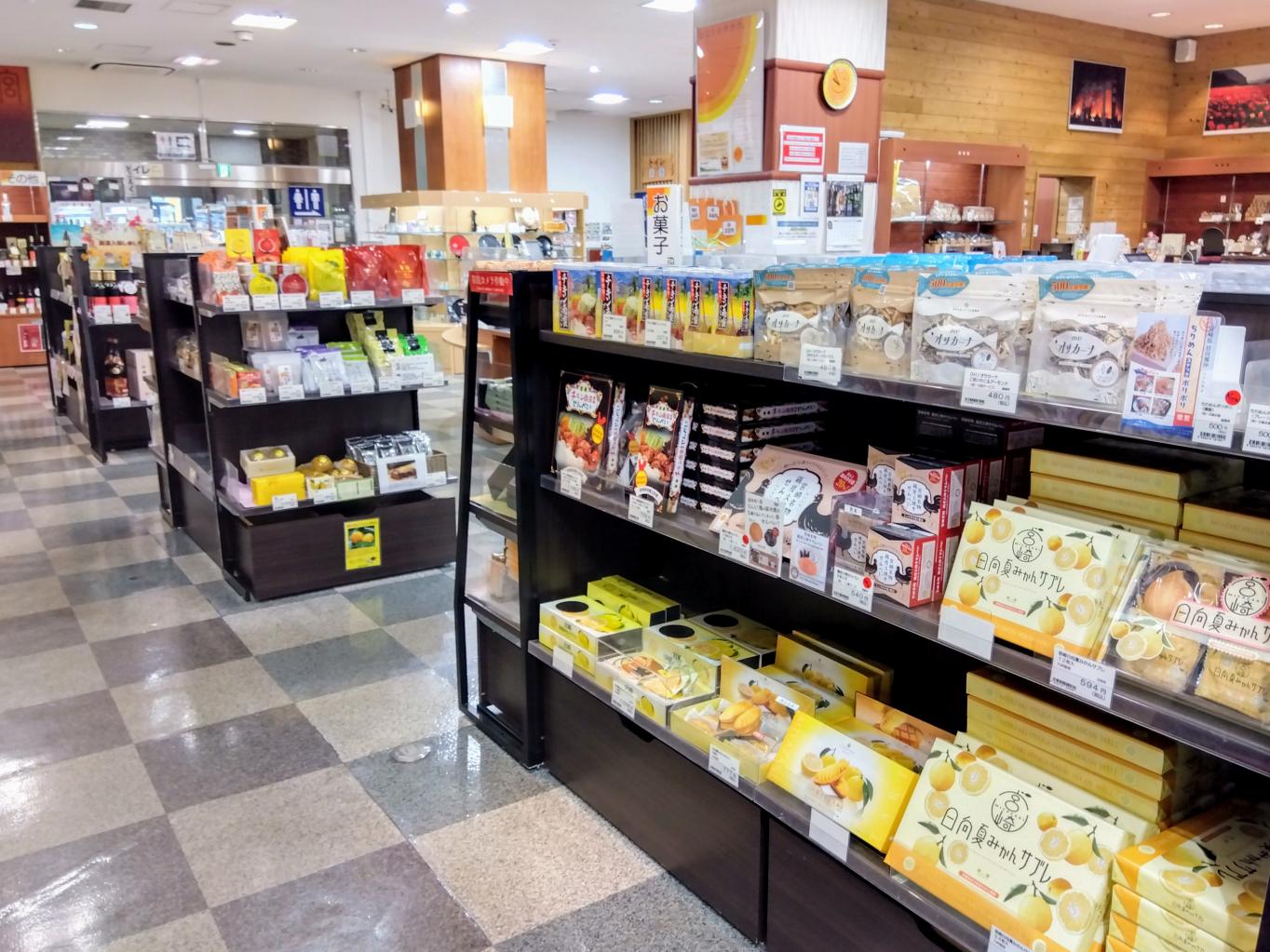 「みやざき物産館KONNE」では、宮崎県内のお土産品が勢揃い | グルメ特集 | 宮崎県公式観光サイト「みやざき観光ナビ」